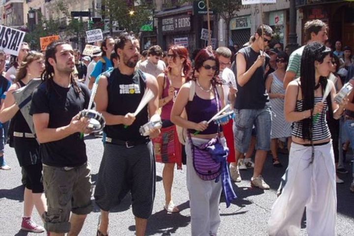 Idiotas y perroflautas - Revista SIC